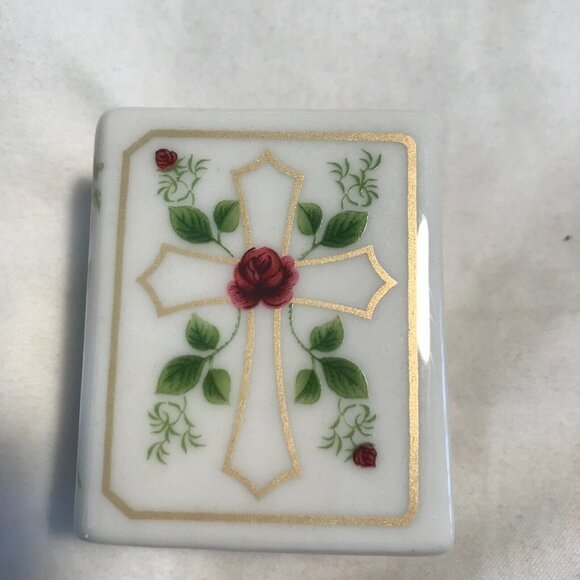 Avon | Other | 999 Avon Gift Collection Keepsake Bible Box God Bless ...